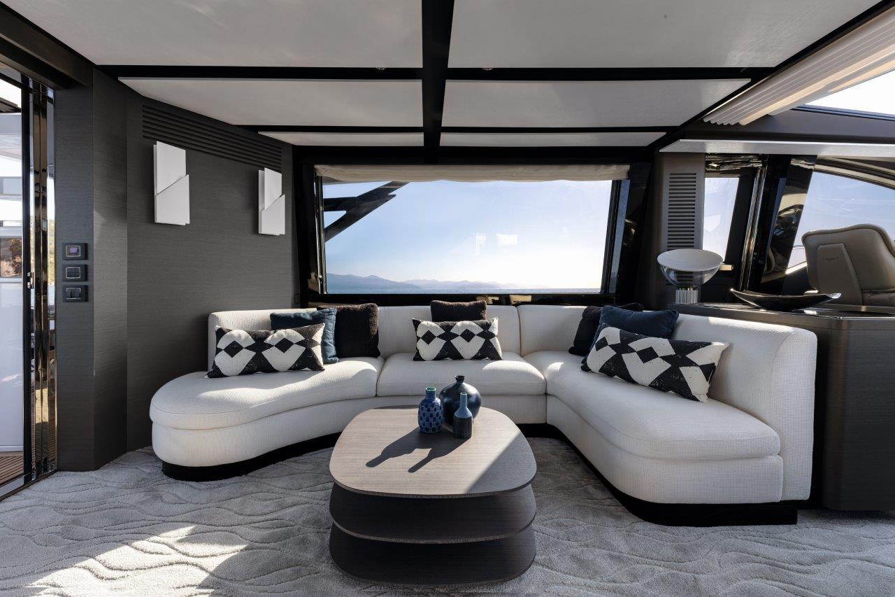 Yacht AZIMUT S8, Azimut Yachts | CHARTERWORLD Luxury Superyacht Charters